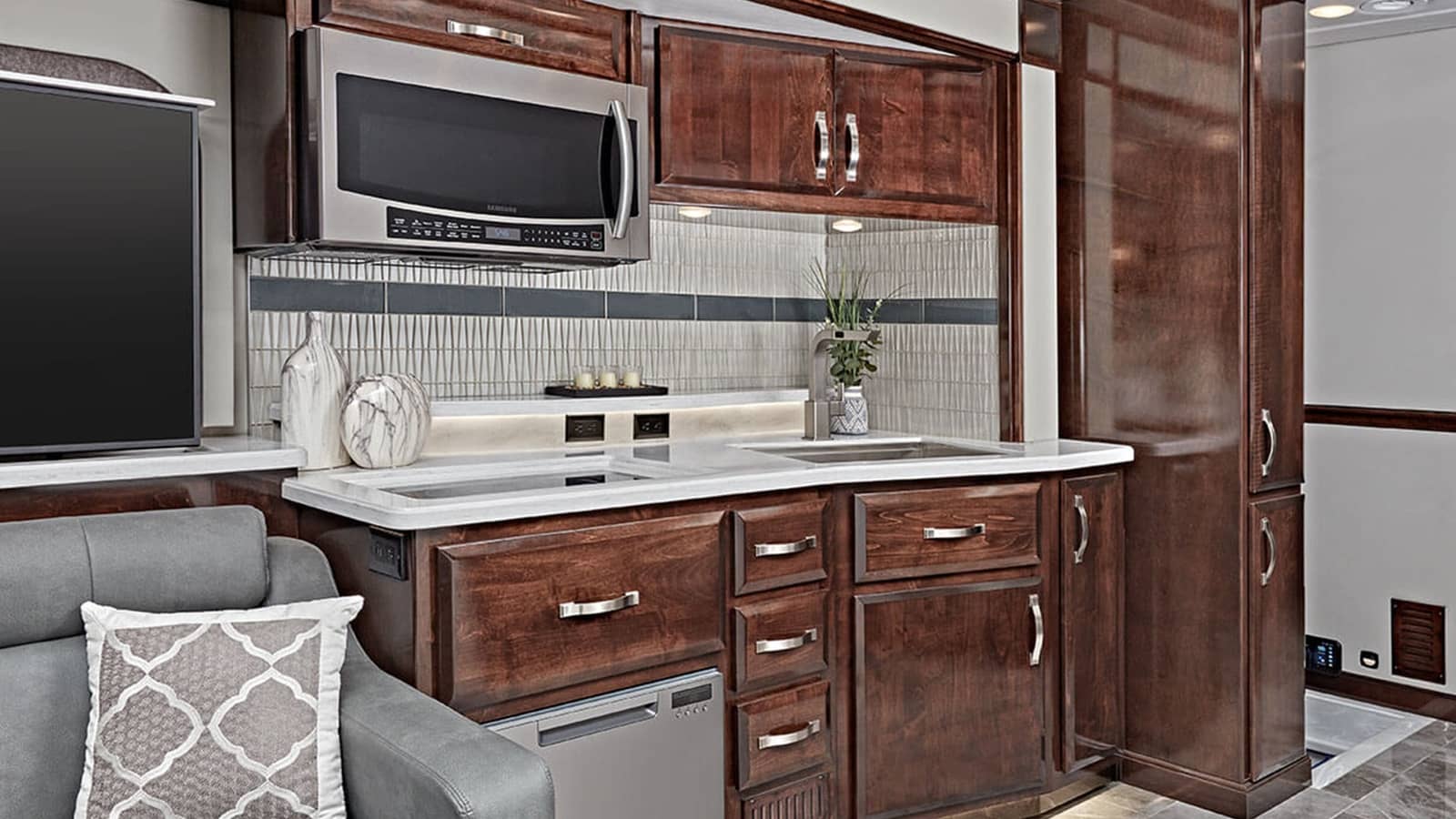 2023 Renegade RV IKON | North Trail RV Center